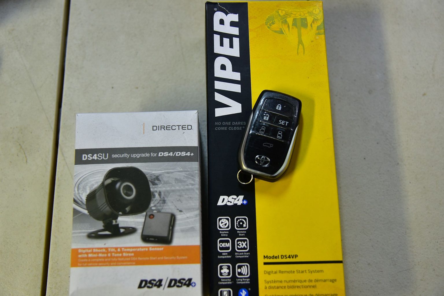 アルファードへVIPER DS4取り付け - 大阪 神戸 オーサーアラーム、IGLAアラーム取り付け ピットサービス・ケン