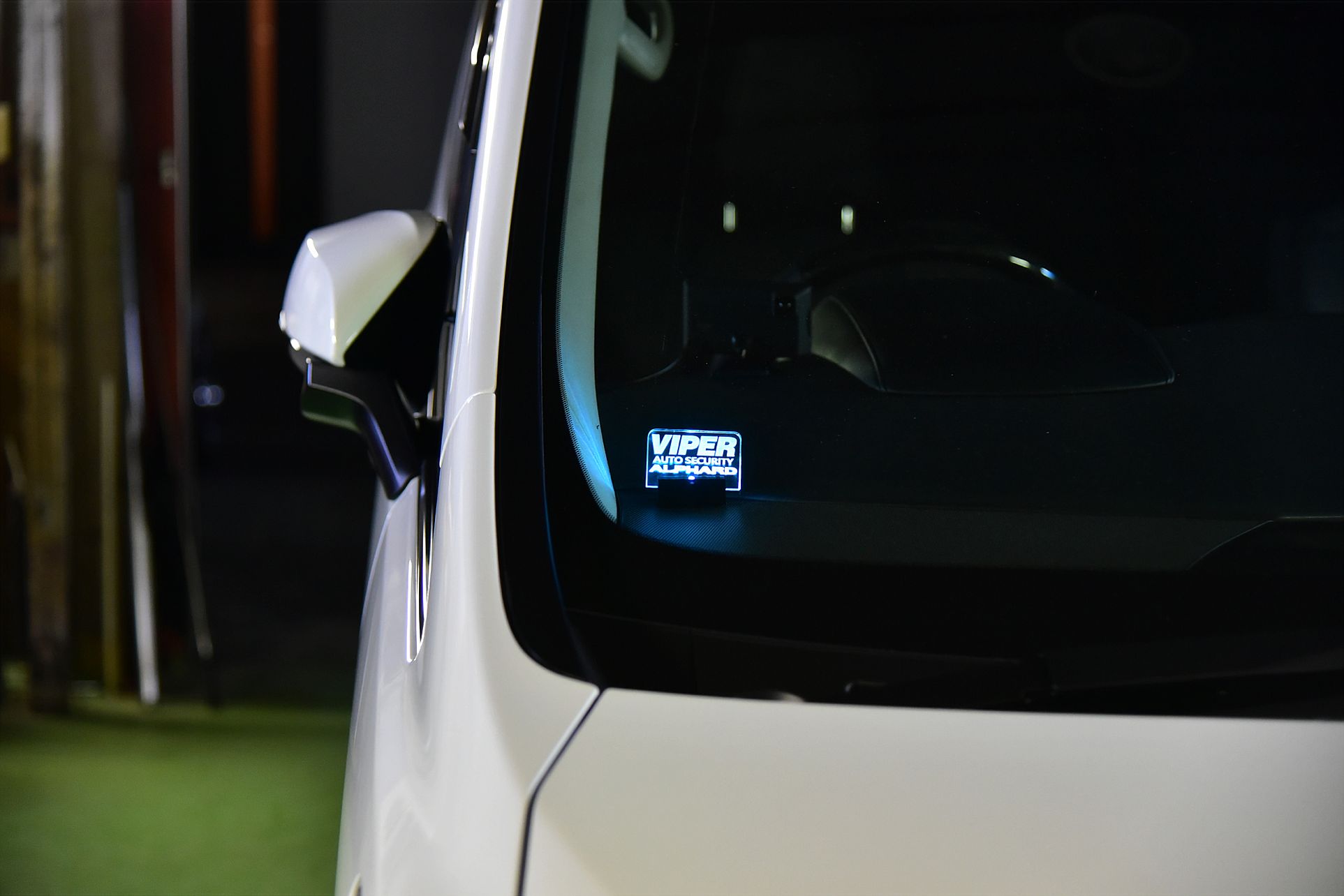 アルファードへVIPER DS4取り付け - 大阪 神戸 オーサーアラーム、IGLAアラーム取り付け ピットサービス・ケン