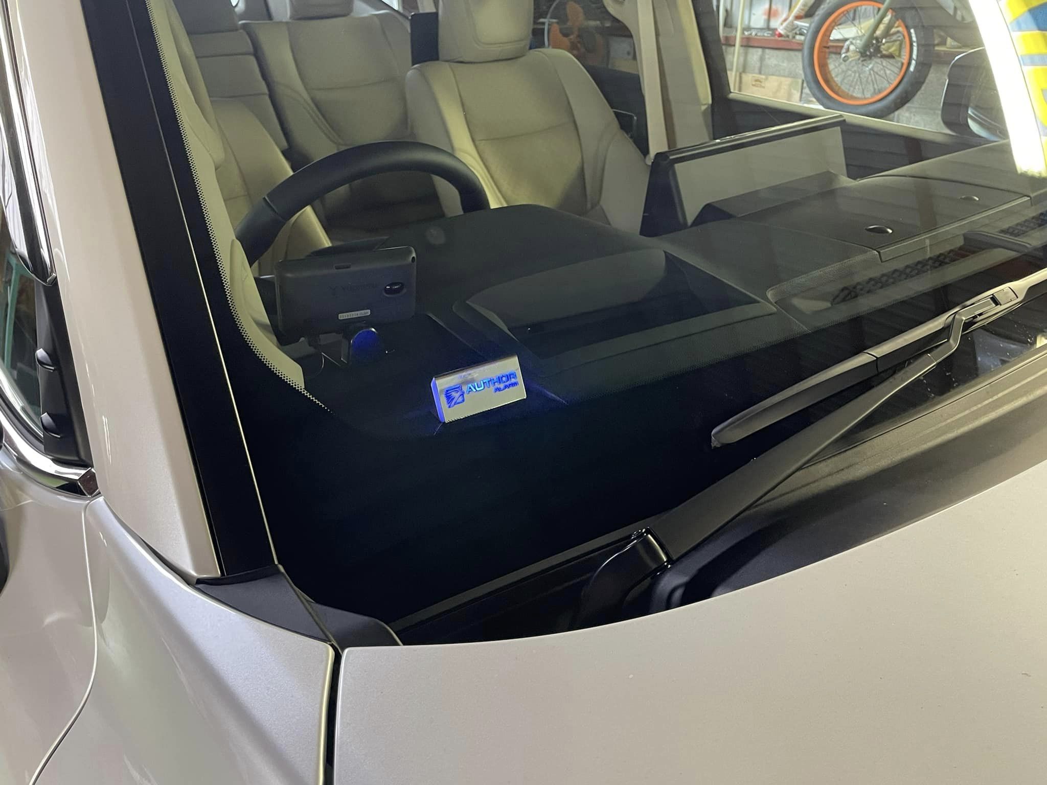 ランクル300にIGLA2＋とスキャナー取り付け - 大阪 神戸 オーサーアラーム、IGLAアラーム取り付け ピットサービス・ケン