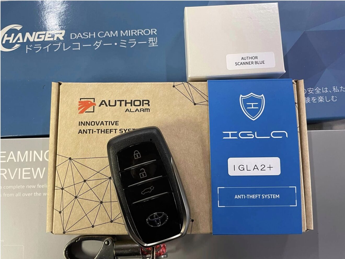 ランクル300にIGLA2＋とスキャナー取り付け - 大阪 神戸 オーサーアラーム、IGLAアラーム取り付け ピットサービス・ケン